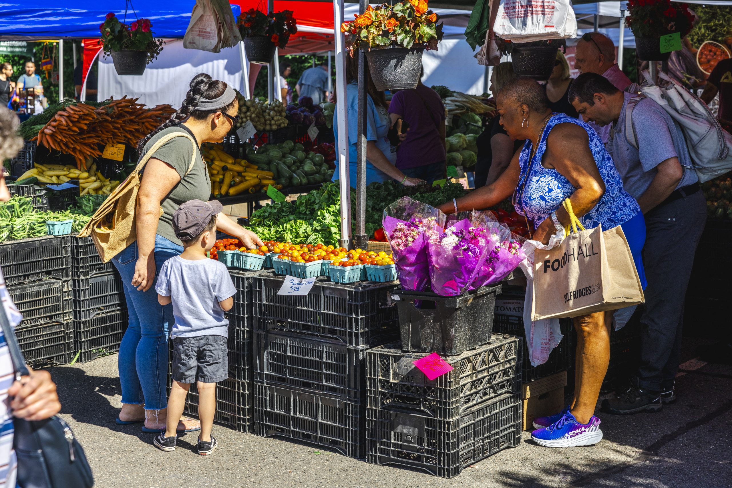 Farmers Market vs. Grocery Store: Which Is the Smarter Choice ...
